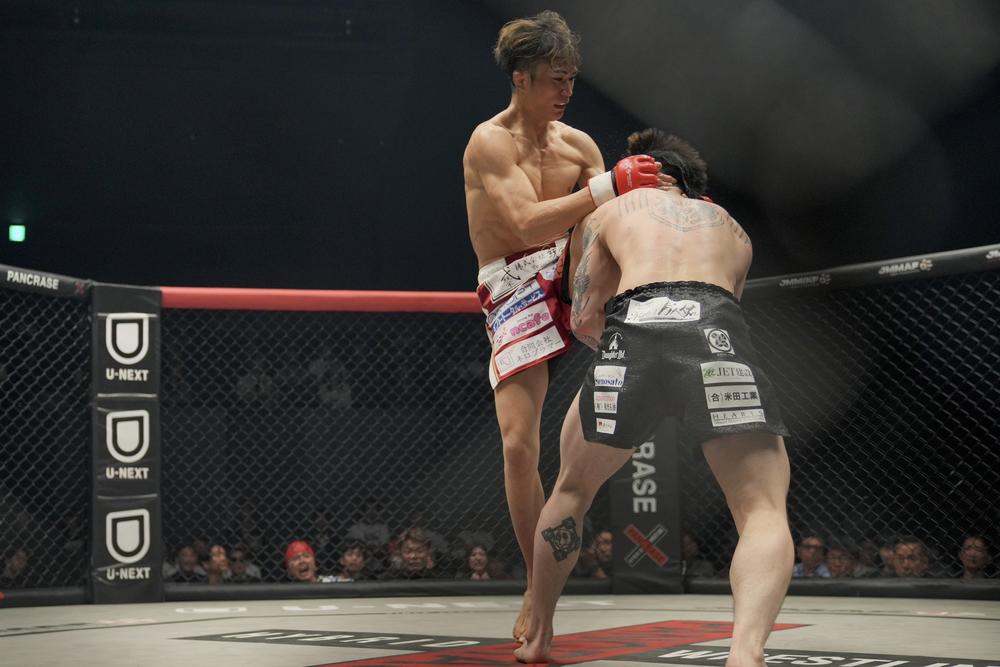 【PANCRASE】ライト級王座戦・雑賀ヤン坊が天弥を左ヒザTKO！ 佐藤がTKOでウェルター級新王者に、ゴイチが内藤を70秒KO、武者がレーベンに勝利、電池がリトルに判定勝... - ゴング格闘技