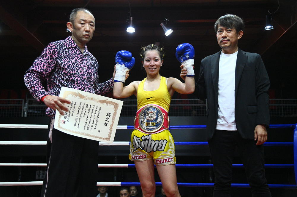 【ムエタイ】連勝中の東北を代表する女子ムエタイ戦士AYUMIが富士スピードウェイでレースクイーンに - ゴング格闘技