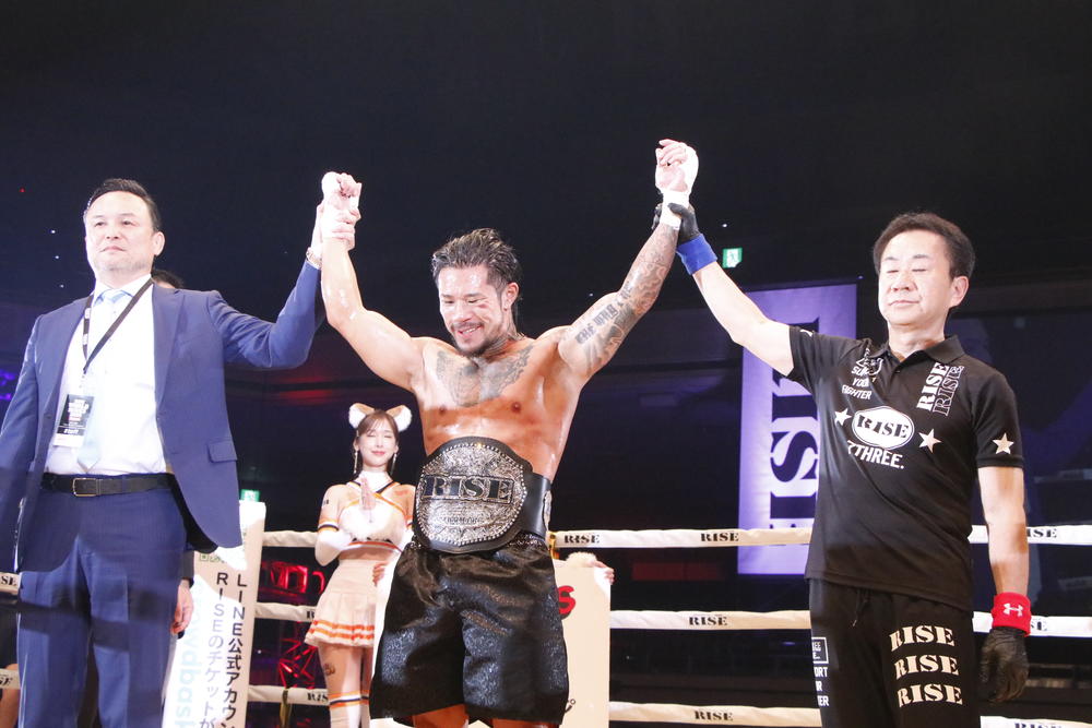 【RISE】中村寛が起死回生のハイキックでダウン奪い優勝、YURAがKO圧勝、王者対決は白鳥大珠から延長戦で2度のダウン奪った笠原弘希の勝利に、麻火佑太郎はソンヒョン超えなら... - ゴング格闘技